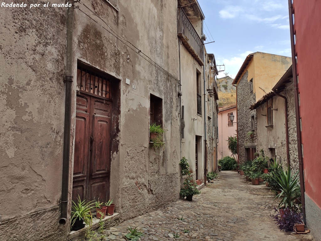 Santu Lussurgiu - Rodando por el mundo